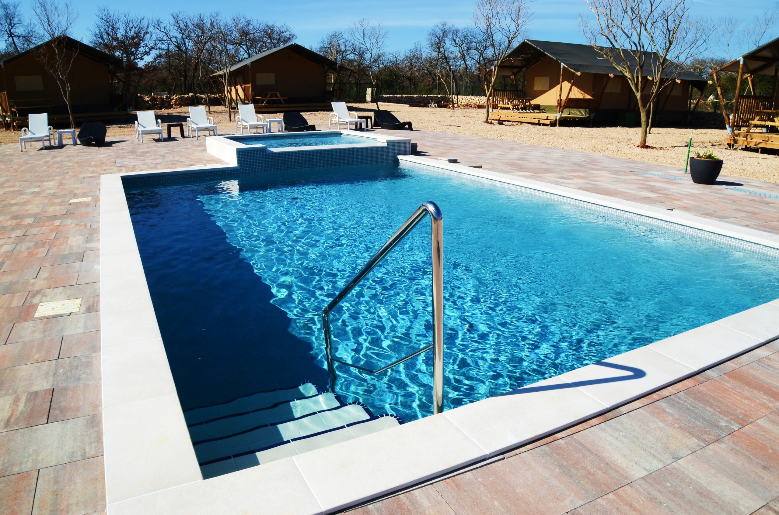 Heated swimming pool - Grande Glamping